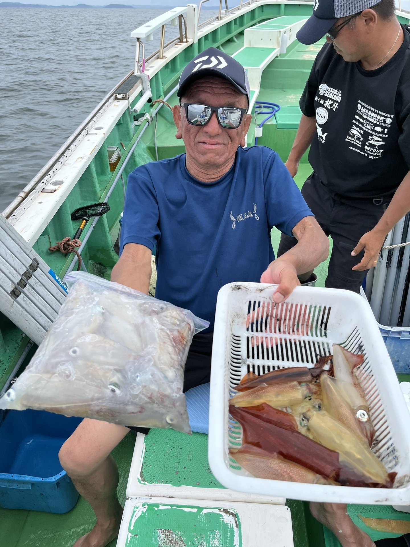 中型＆良型マルイカ！ポツポツ乗りました！: 翔太丸リアル日記！